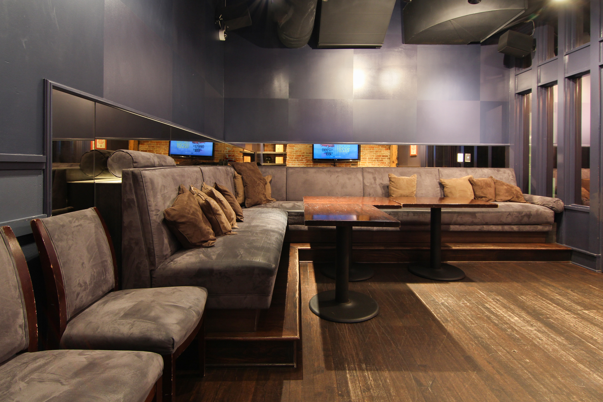 Basketball Chicago sports bar - Theory